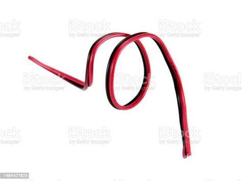 흰색 배경에 격리된 Usb 및 어댑터의 검은색과 빨간색 와이어 케이블 전자 커넥터선택 초점 클리핑 패스 0명에 대한 스톡 사진 및 기타 이미지 Istock