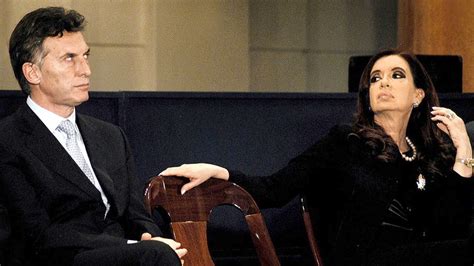 Un Balance Entre Dos Platos Macri Y Cristina Infobae