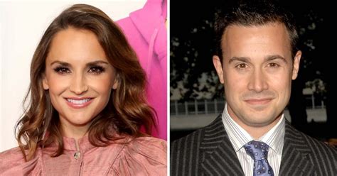 Shes All Thats Rachael Leigh Cook Freddie Prinze Jr Reunite Us Weekly