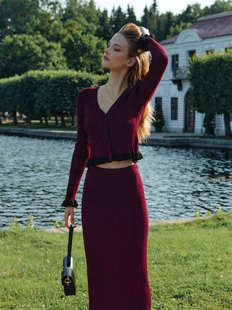 Трикотажный кардиган в рубчик с расклешенными рукавами Lichi Online Fashion Store