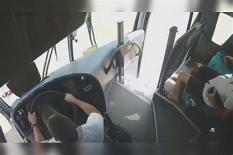 大客车突发事故，没系安全带的乘客都“飞”了！监控拍下惨烈瞬间监控安全带乘客