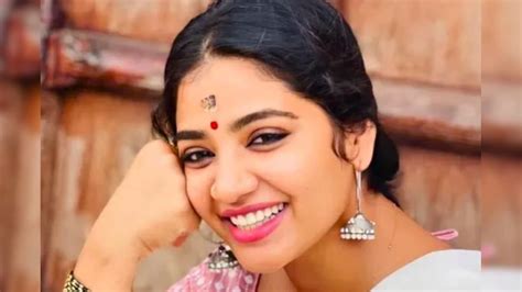 குக் வித் கோமாளி நிகழ்ச்சியில் கோமாளியாக களமிறங்கியுள்ள அன்ஷிதா யார் தெரியுமா பொழுதுபோக்கு