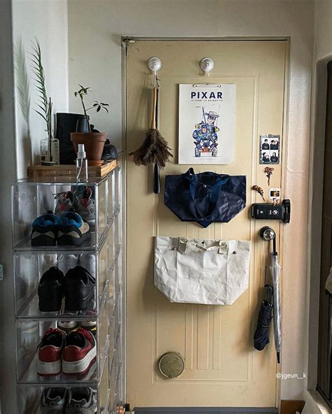 1집구석 🛍️ Nowan 님의 물건사심 너무 스타일리시한 방보다는 따뜻한 느낌을 주고 싶어 곡선이 있는 소품을 선택해요 1집러의 더 자세한 이야기가