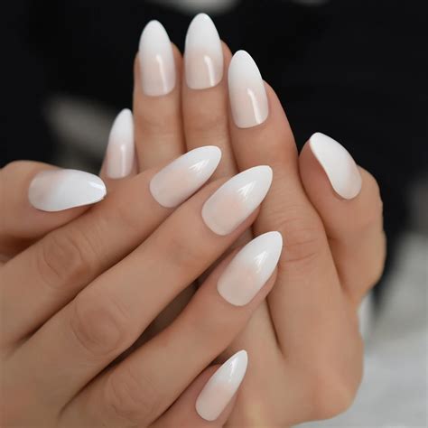 Chiêm Ngưỡng Mẫu Ombre Nails Almond được Yêu Thích Nhất