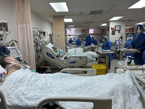 直击上海icu：重症高峰处在平台期，预防“轻转重”至关重要icu急诊平台期新浪新闻