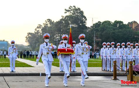 Thiêng liêng nghi Lễ thượng cờ tại Quảng Trường Ba Đình những ngày tháng lịch sử
