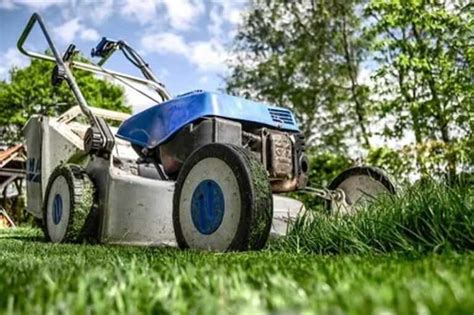 A Beginners Guide To Effective Lawn Mower Maintenance