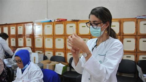 تونس تقر جرعة اللقاح الثالثة المعززة ضد كوفيد 19