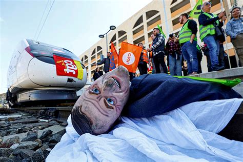 Хроника протестов во Франции из за пенсионной реформы Фотогалерея — РБК