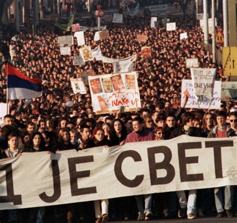 Историја Студентски протести 1996 1997 Непосредан повод за ове протесте био је крађа на