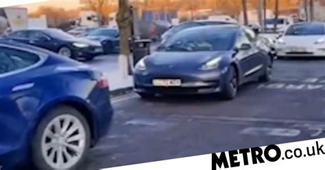 Watch Huge Line Of Teslas Queue For Electric Charging Point At South