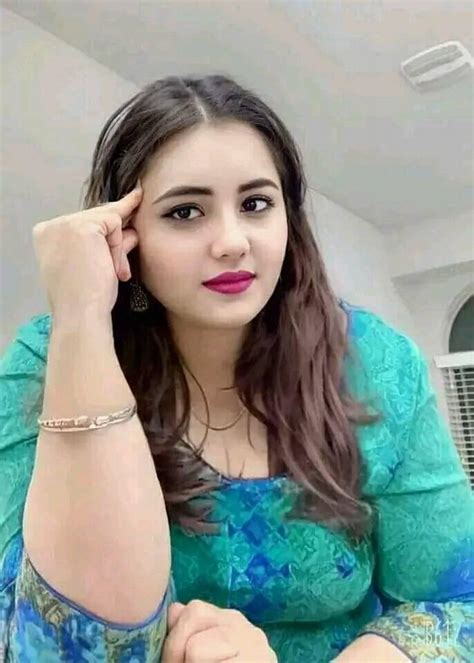 نیلم منیر Facebook