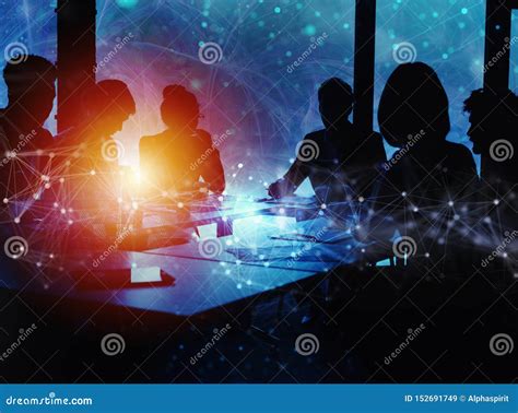 Los Hombres De Negocios Colaboran Juntos En Oficina Efectos De La