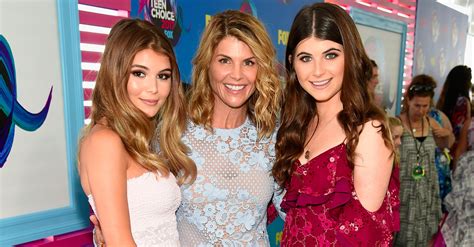 Lori Loughlin And Her Daughters At 2017 Teen Choice Awards Ps Celebrity