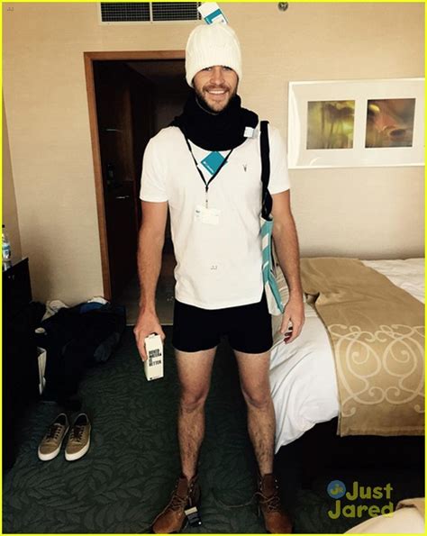 Liam Hemsworth Forgot To Put On Pants For This Picture Photo Photo Gallery Just