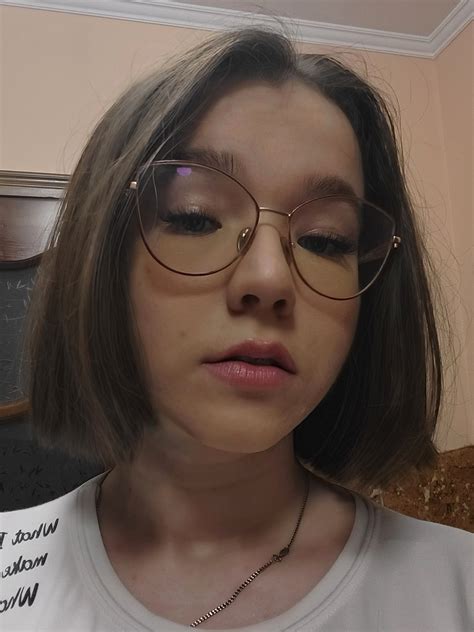 Mariakabat • Повернулася додому вирішила сфотографуватися поки • Threads