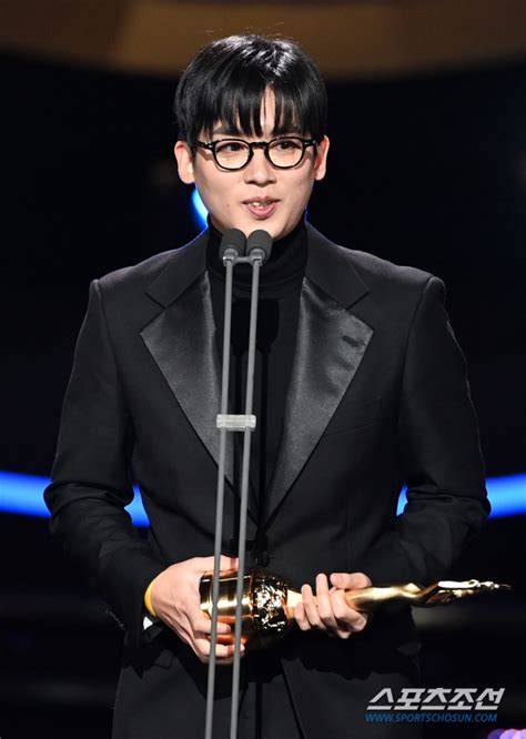 Cho Hyun Chul Screenplay Award For Focusing On The Rhythm Of Conver Sportschosun