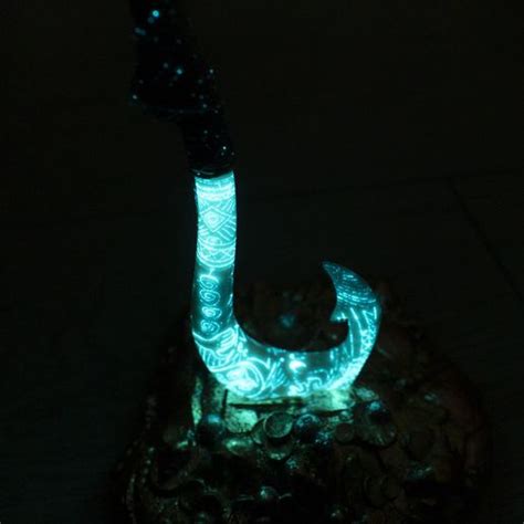 🪝 Maui Hook From Moana With Tamatoa Treasure Stand・ Stl File For 3d Printing・cults