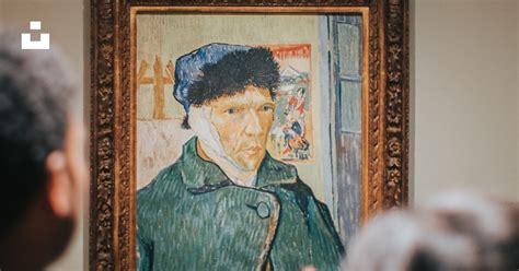 빈센트 반 고흐 Vincent Van Gogh 근처에 서있는 두 사람 귀에 붕대를 감은 자화상 사진 Unsplash의 무료 반 고흐 미술관 이미지