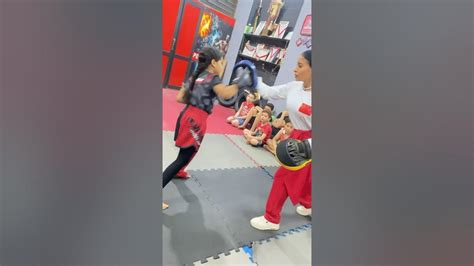 شوف ازاي من بنت بتعيط وتخاف لبطله كيك بوكسينج 💪 Youtube