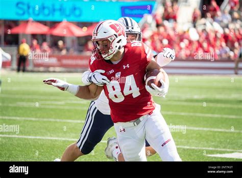 Wisconsin Badgers Tight End Jake Ferguson 84 Carries The Ball During