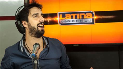 Flavio Azzaro De Jugar A Ser Periodista En La Infancia Por Amor Al Fútbol A Trabajar Por El