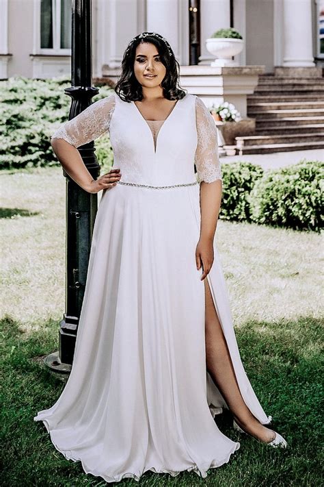 Suknia ślubna Plus Size Pokryta Koronką