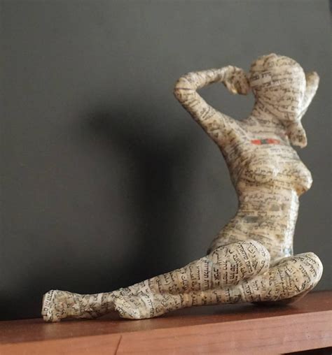 Una Escultura De Papel Mach De Una Mujer Joven Etsy M Xico