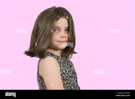 Fille Aux Cheveux Courts Banque De Photographies Et Dimages Haute R Solution Alamy