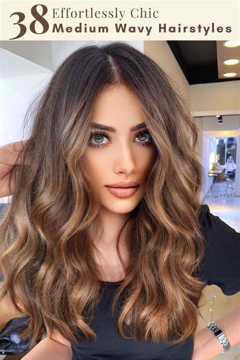 40 Chic Medium Length Wavy Hairstyles In 2022 Artofit