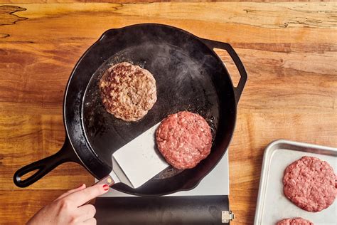 How To Cook A Juicy Burger In A Cast Iron Skillet