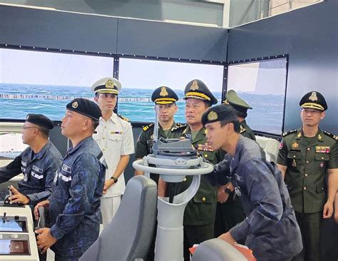 នាយឧត្ដមសេនីយ៍ វង្ស ពិសេន ទស្សនកិច្ចនៅសាលាបណ្ឌិតសភាយោធា និងបញ្ជាការដ្ឋានកងទ័ពជើងទឹកប្រ៊ុយណេ