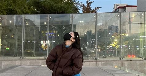 한소희 얼굴 피어싱 이어 다리 전체 타투… 강렬한 각선미 [da★]