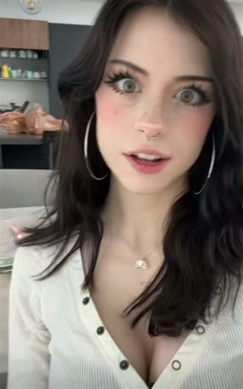Hannah Owo Hannah Owo Hair Cute Emo Makeup Pretty Girls