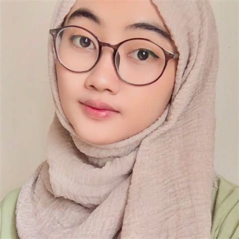 Mils Milannaela On Threads