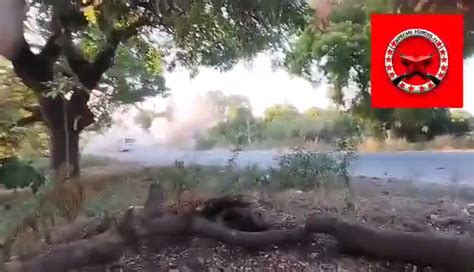 မုံရွာတွင် ရဲအလောင်းနှင့်ဒဏ်ရာရ ရဲ ၂ ဦးကို လာသယ်သည့်ကားကို မိုင်းဆွဲတိုက်ခိုက် မုံရွာမြို့ပေ