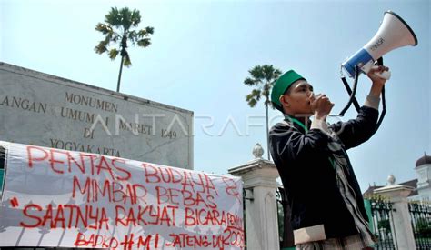 Mimbar Bebas Antara Foto