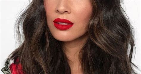 Marie Claire Arabia أفضل قصات الشعر للوجه البيضاوي