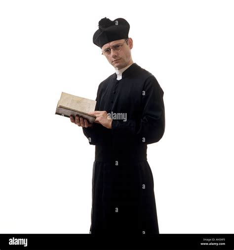 Priester Mit Einer Kappe Fotos Und Bildmaterial In Hoher Auflösung