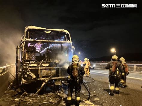 國道1號五楊高架遊覽車遭火吞15人險逃 鏡週刊 Mirror Media
