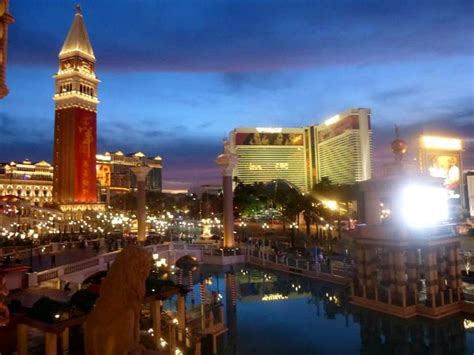 Top 22 Things To Do In And Around Las Vegas Nevada