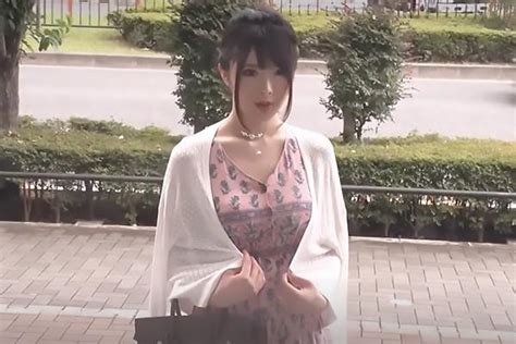 【マジックミラー号】爆乳おっぱいの三十路熟女妻をナンパ！ちんぽに跨り生ハメ騎乗位で杭打ちピストン 無料av動画