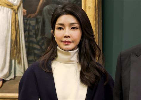 김건희 하늘 무너지는 불안 경험…몇 년간 심하게 아팠다 한국경제