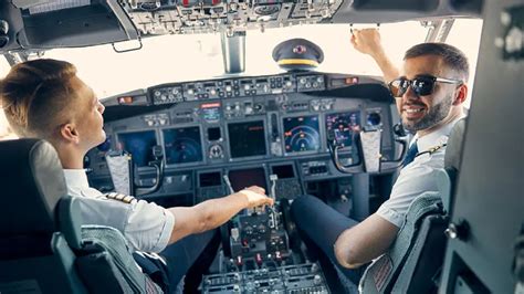 سفر به کابین خلبان هواپیما؛ در کابین خلبان چه خبر است؟