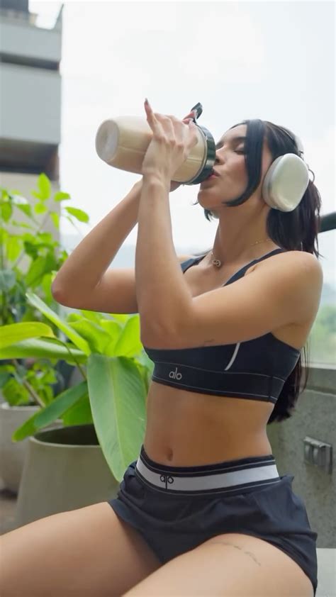 Daniela Gil Getting Ready For Todays Workout 💪🏼🔥 Whos Joining Me 🙋