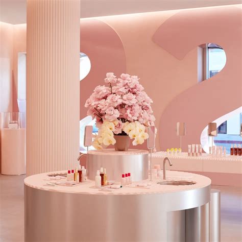 Glossier Opens London Flagship In Covent Gardens Oldest Building