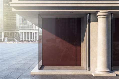 빈 유리 쇼케이스 및 기둥 프리미엄 사진