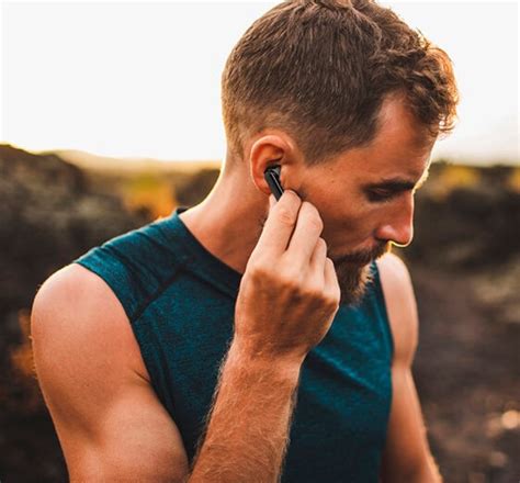 Беспроводные сенсорные наушники с цифровым кейсом и индикатором Купить в интернет магазине