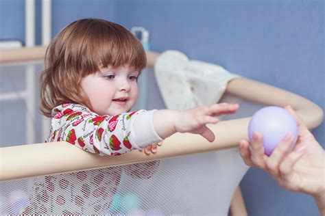 بازی با توپ و معرفی انواع بازی های خلاقانه برای کودکان