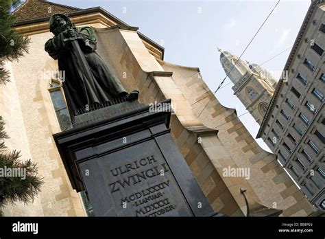 Denkmal Ulrich Zwinglis Vor Der Wasserkirche Kirche Grossmuenster